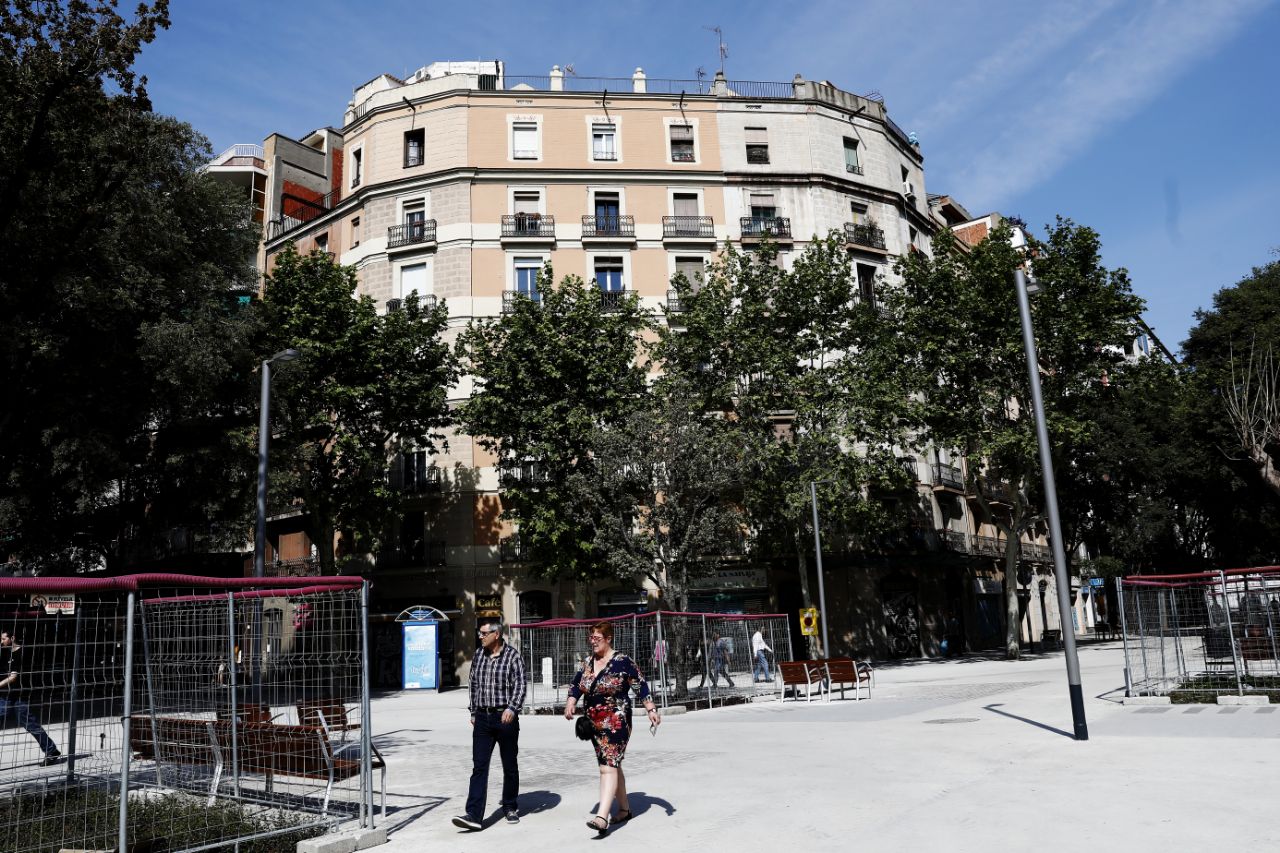 The new Sant Antoni superblock regains 5,000 square metres for use by ...