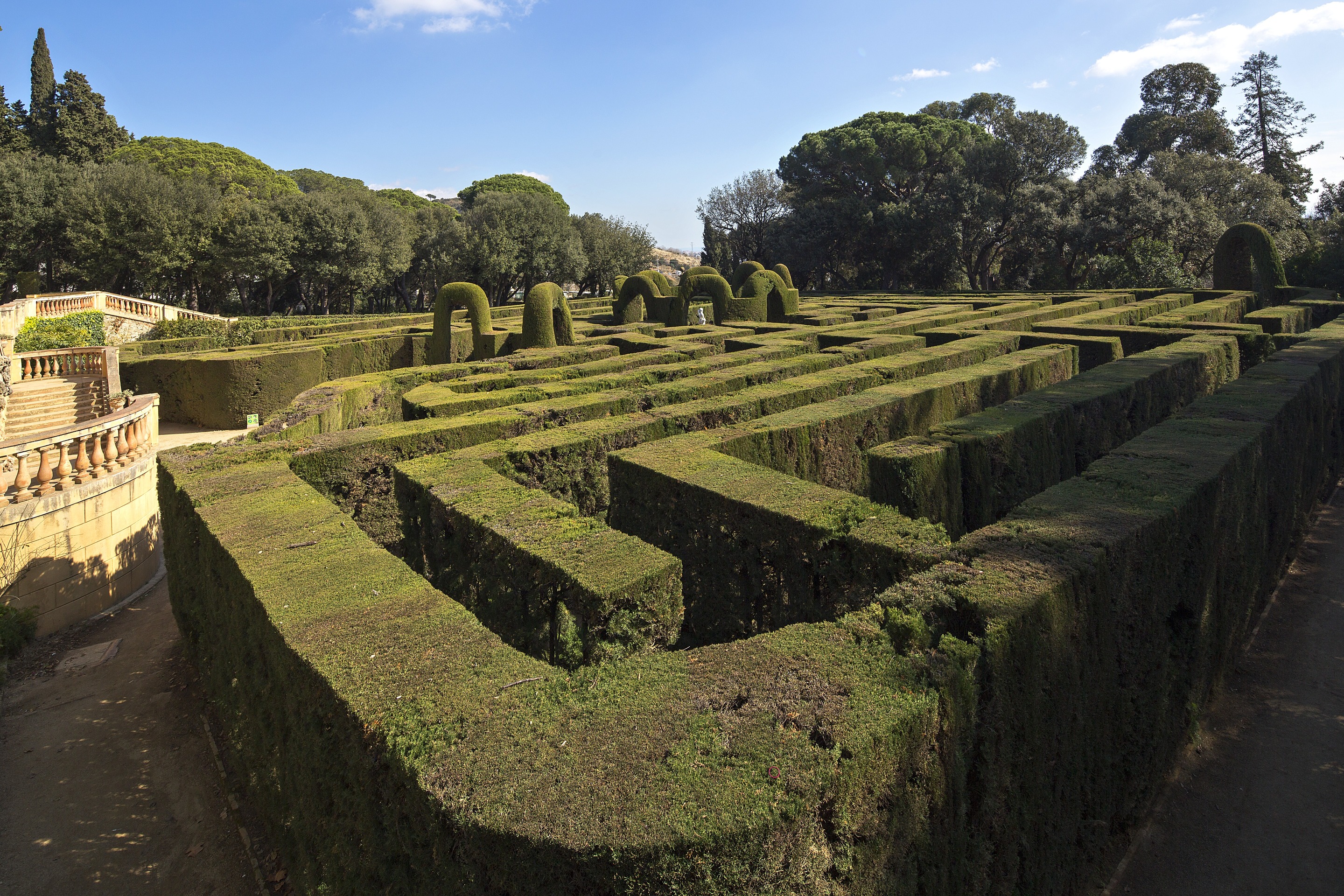 Work begins on the restoration of the garden maze in Parc del Laberint ...