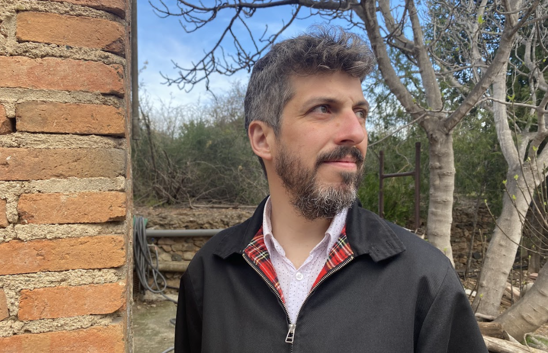 Joan Tomàs Martínez Grimalt, con 'Fosca Negra', Premio de Poesía Jocs ...